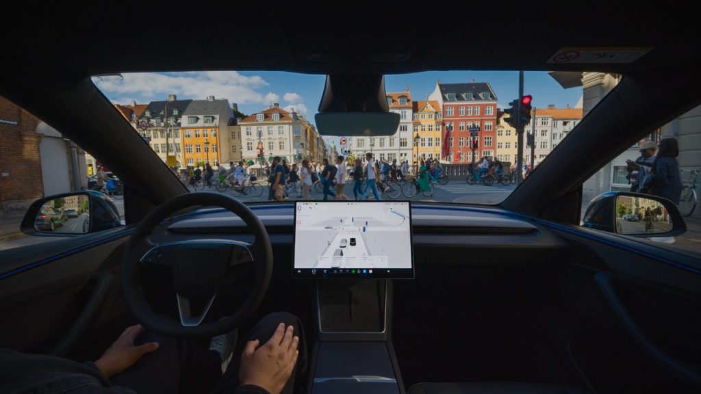Danmark godkender Teslas FSD (Full Self Driving) Supervised